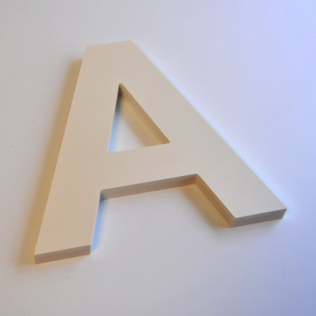 Lettres découpées en PVC : la solution durable pour votre enseigne