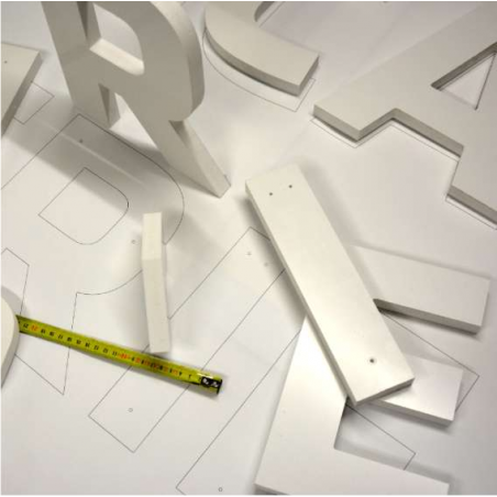 Lettres découpées en PVC : la solution durable pour votre enseigne