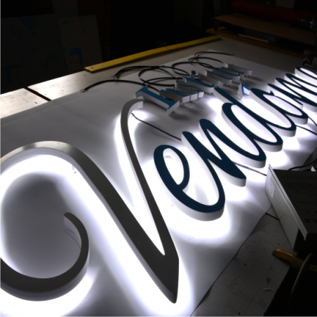 Enseigne lumineuse en lettres individuelles PVC rétro éclairage LEDS